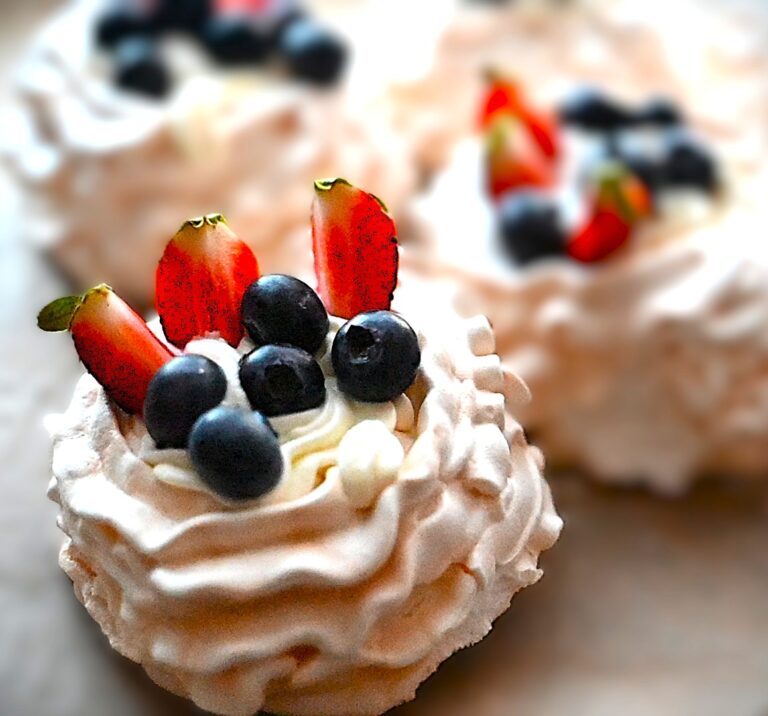 Keto mini bezy Pavlova - Przyprawione Sercem